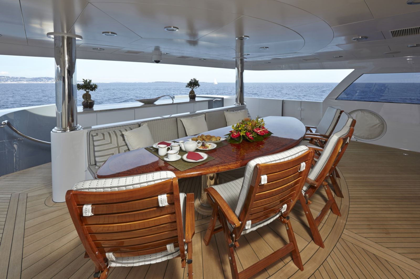 Dining Table Aft Deck ZZZ - Carol Kent Yacht Charters International ...