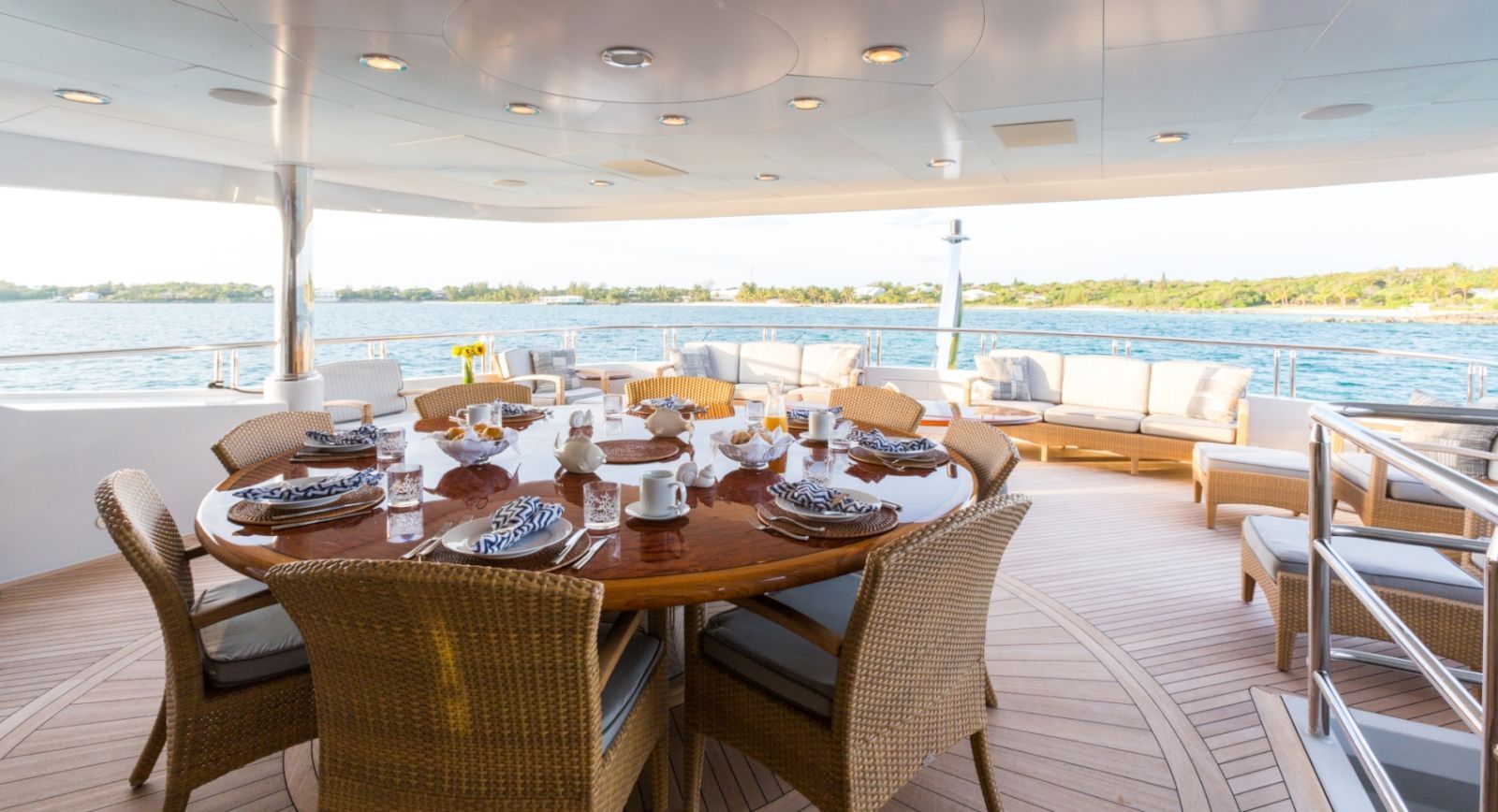 Dining Table Round on Deck ZZZ - Carol Kent Yacht Charters ...